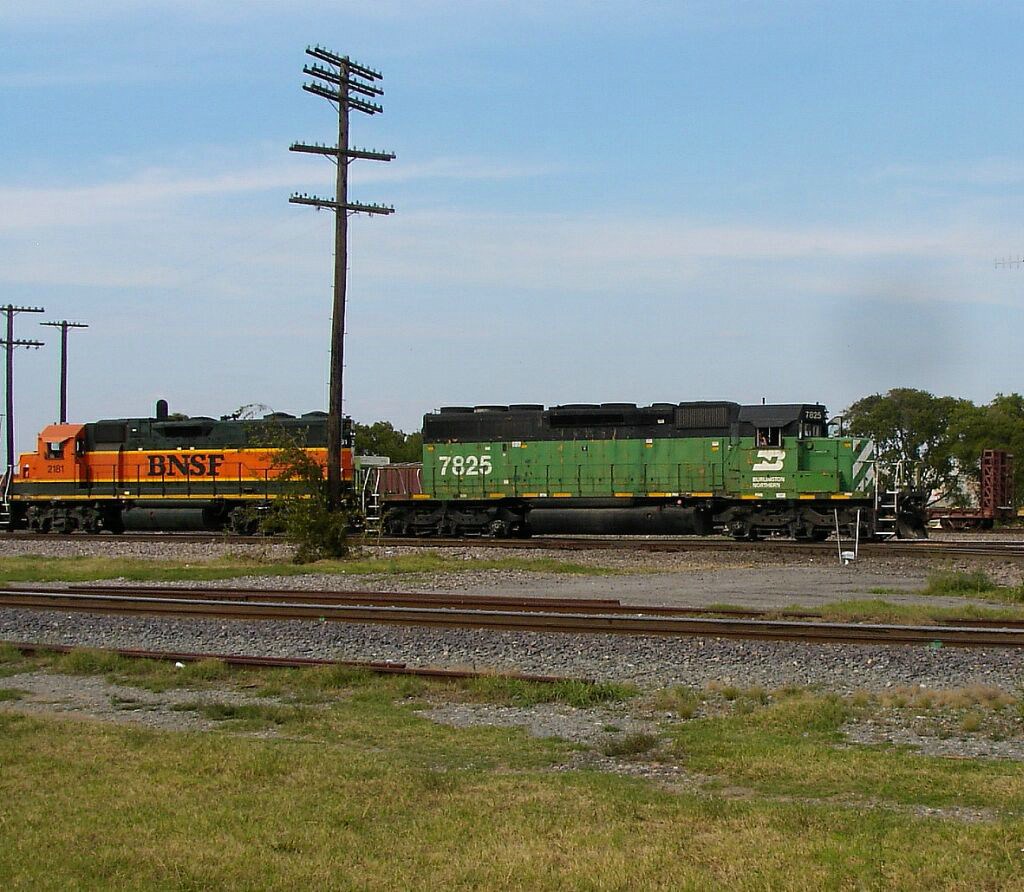 BN 7825 & BNSF 2181